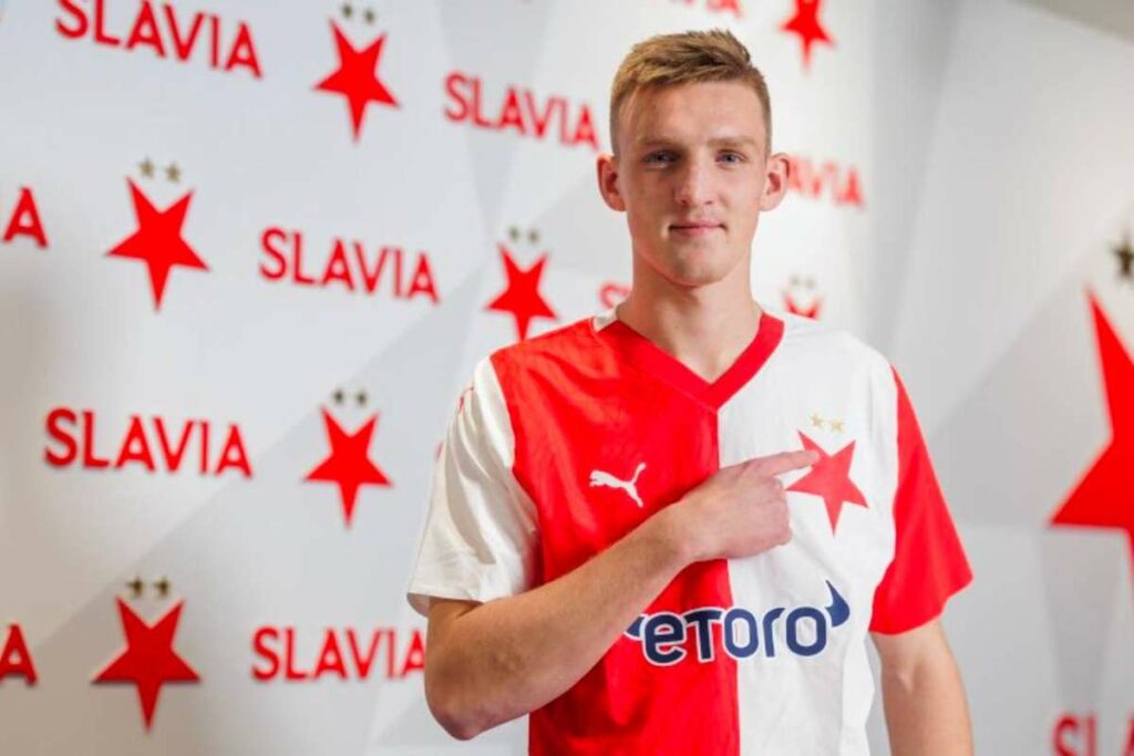 Le Slavia annonce l'arrivée du stoppeur Chaloupek, qui a signé un ...